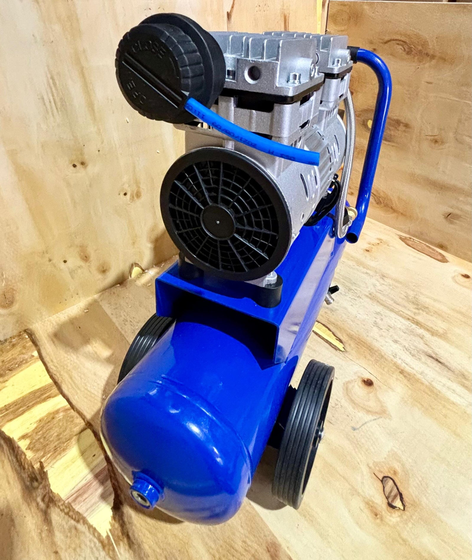 Aiko 1.5HP 12L Oil Free & Silent Air Compressor | Model : GDG12