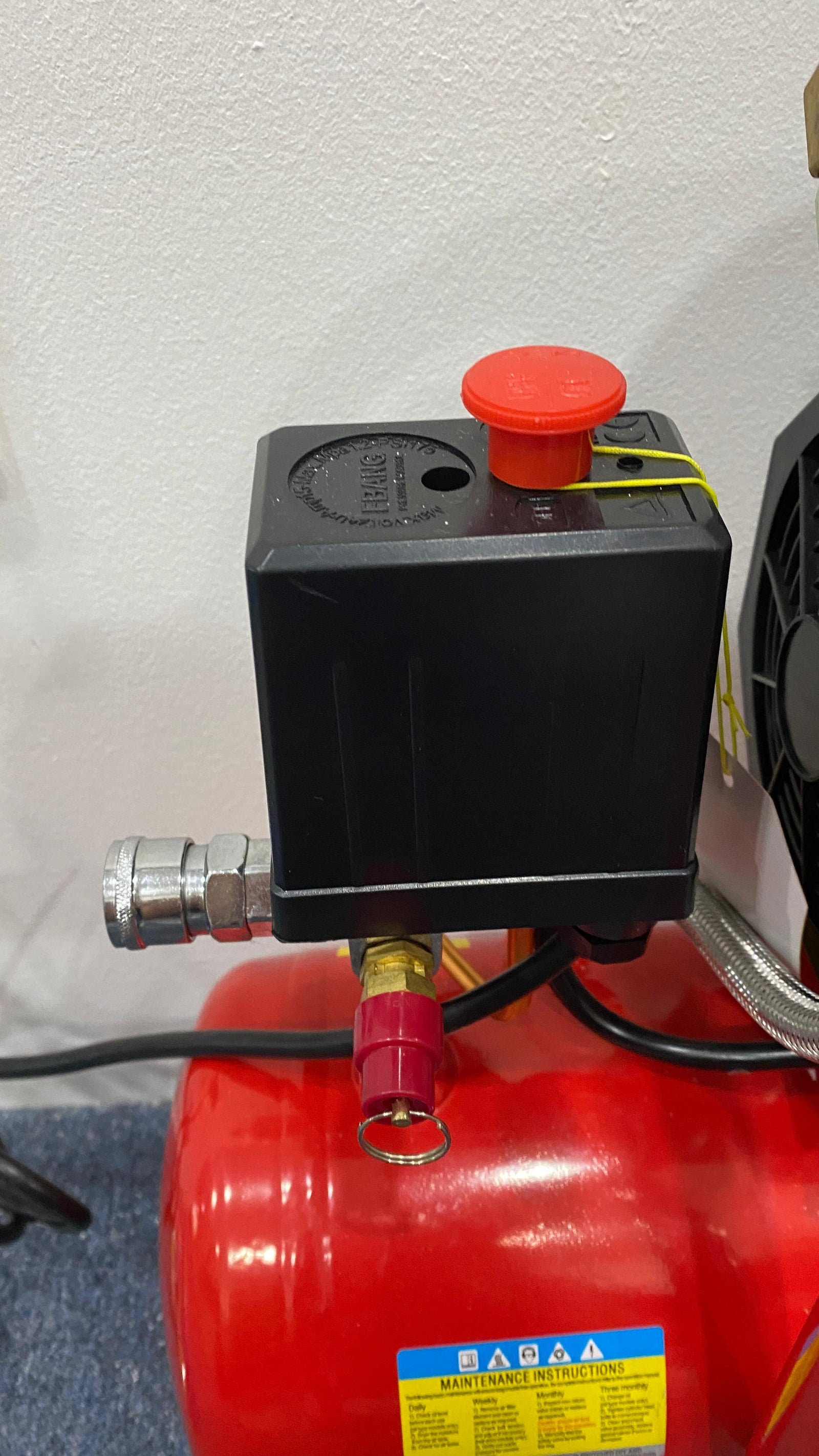 Aiko 1.5HP 9L Oil Free & Silent Air Compressor (Red) | Model : GDG09-R