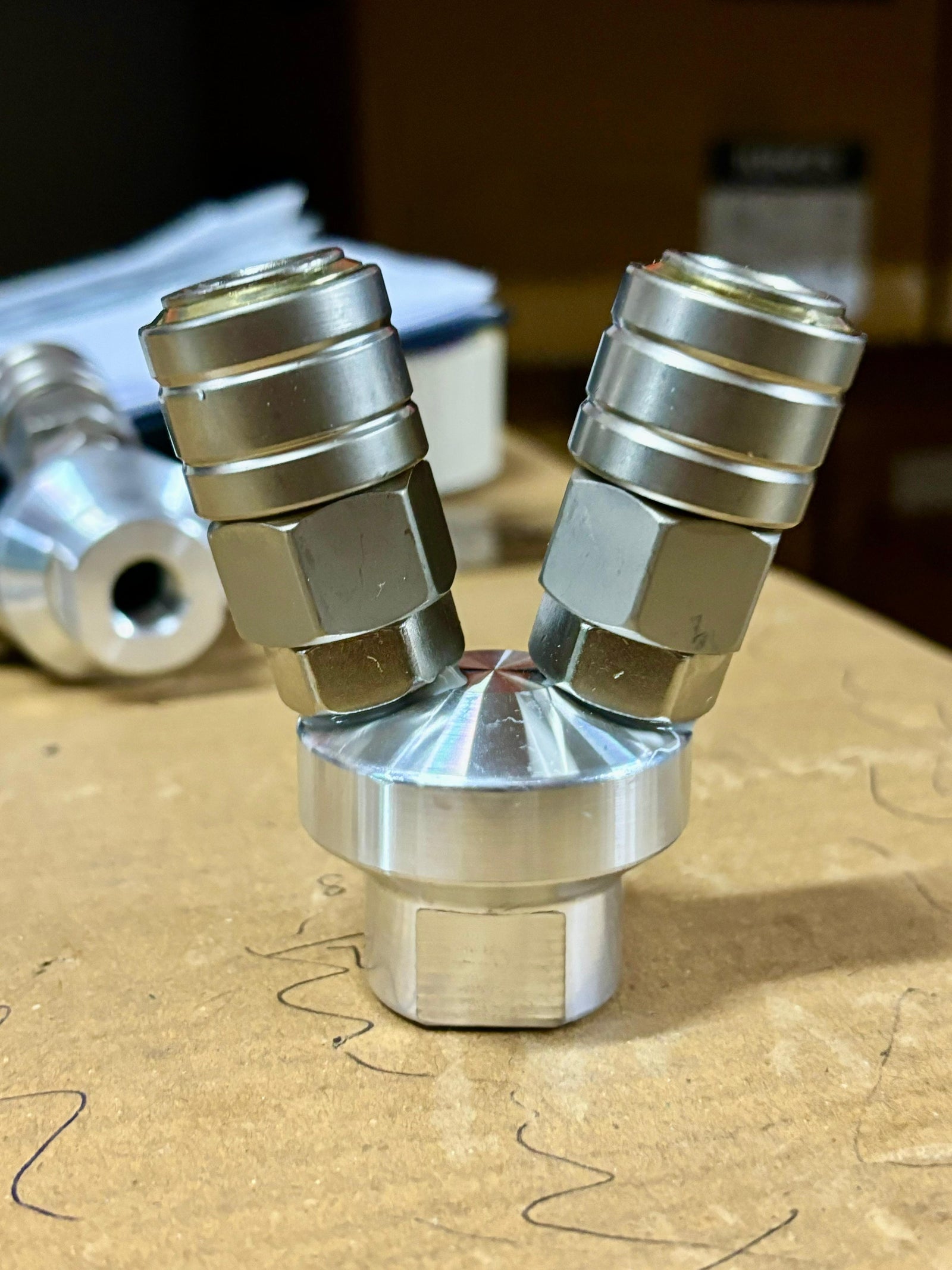 Aiko 2 Way Round Quick Coupling - Quick Release | Model : QC-R2-QR