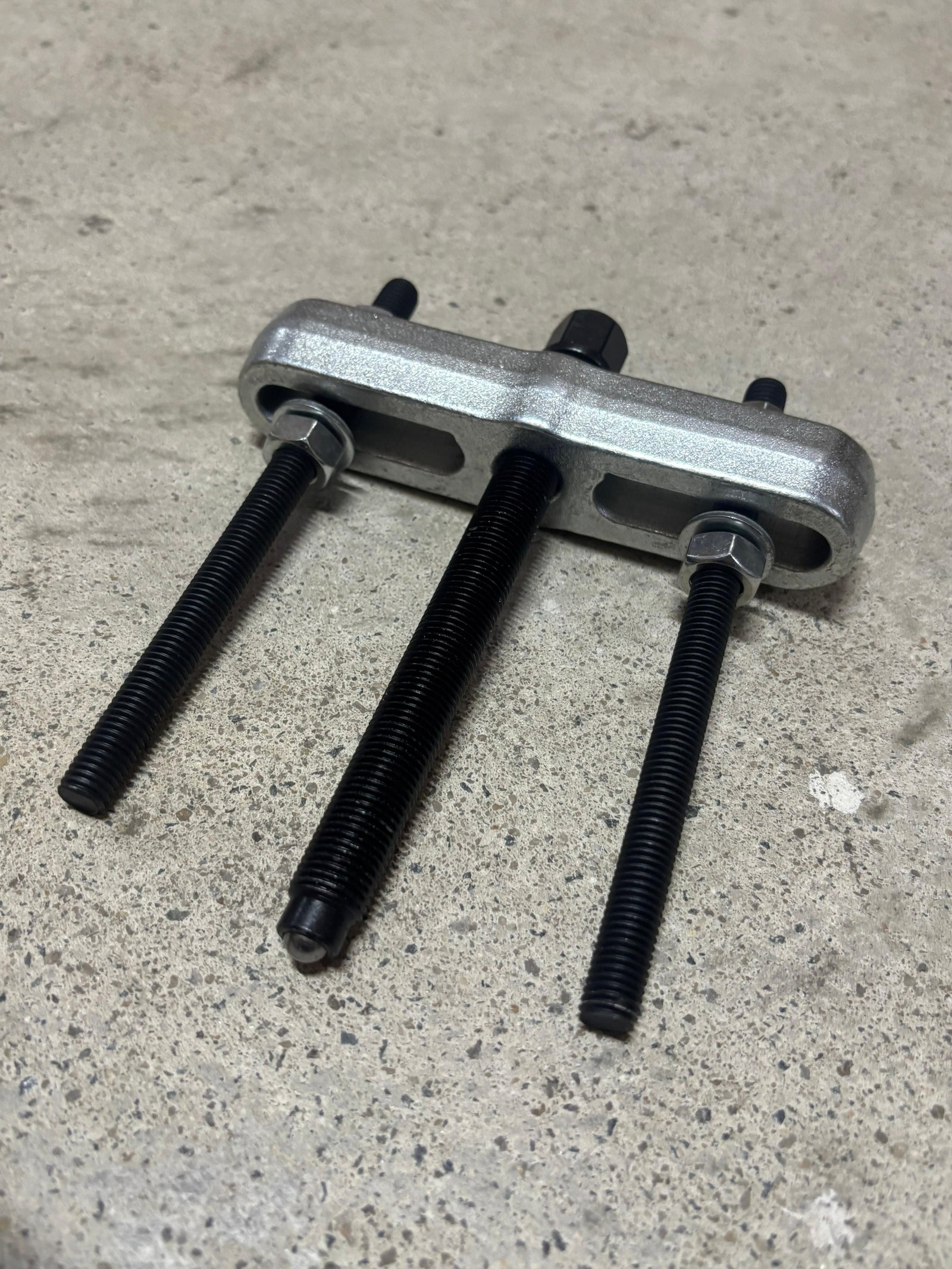 Aiko Bearing Separator Leg Puller | Model: BP1-TD900G