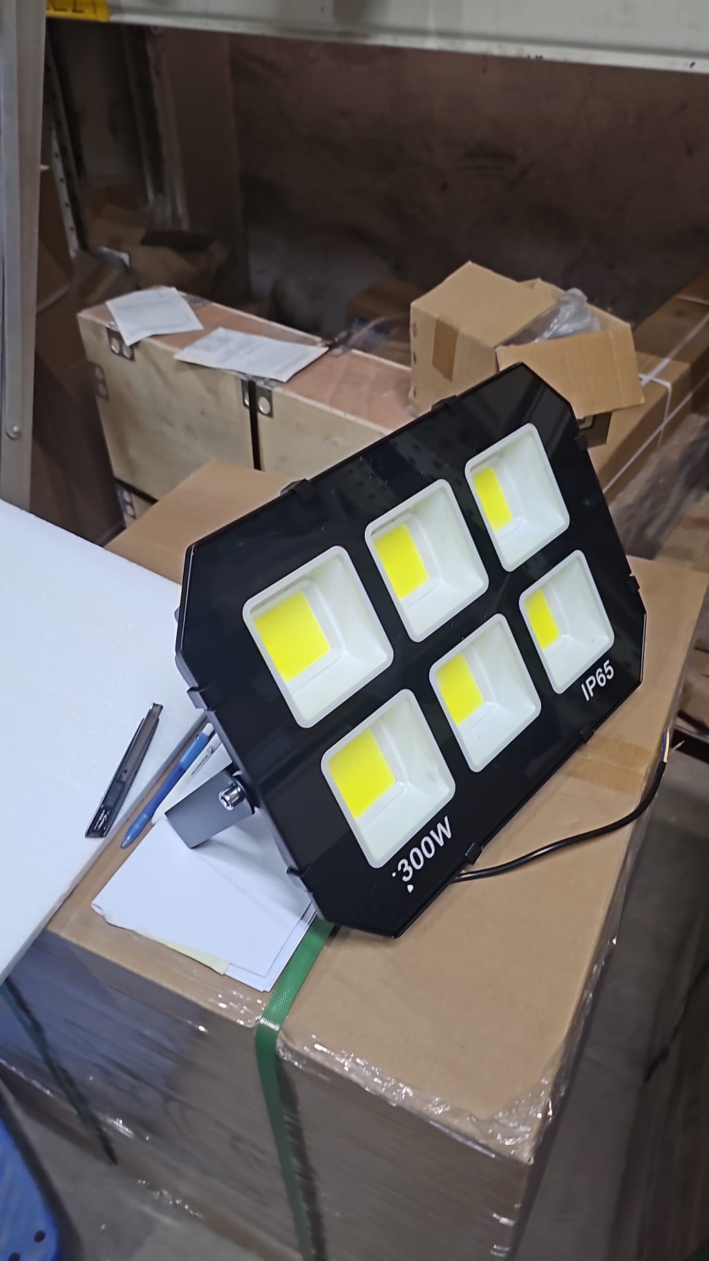 Aiko Flood Light 300W 6 LED | Model: LED-QF-8077-300W