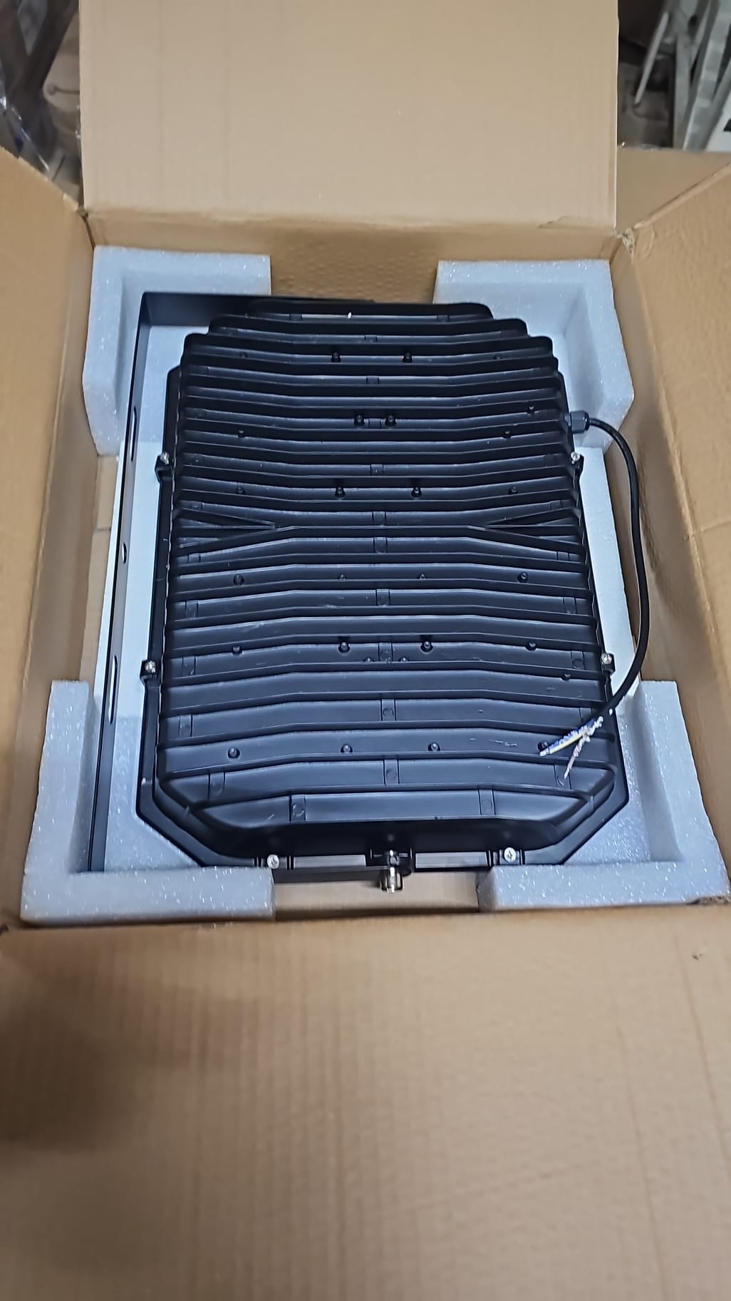 Aiko Flood Light 300W 6 LED | Model: LED-QF-8077-300W