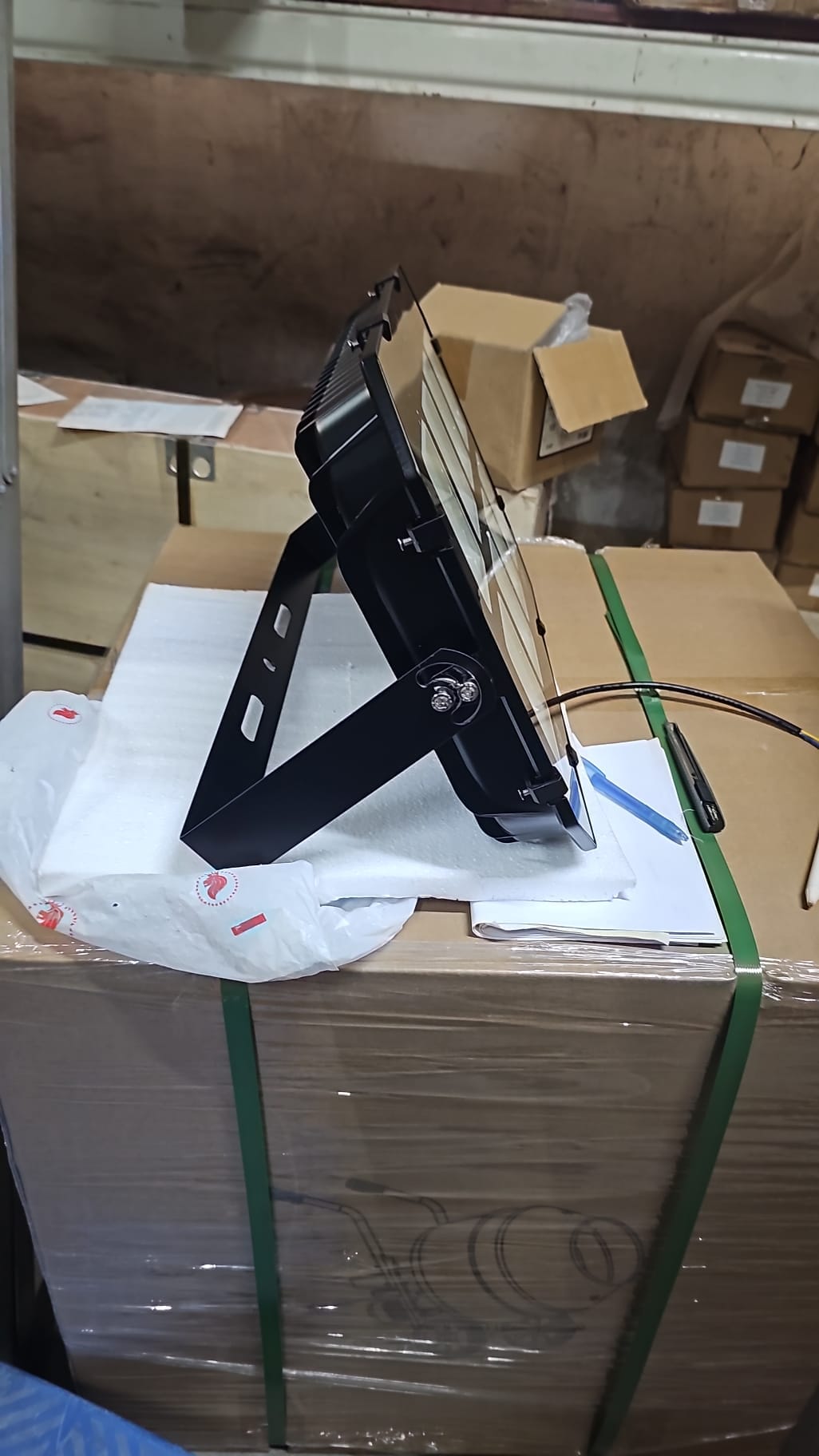 Aiko Flood Light 400W 8 LED | Model: LED-QF-8077-400W
