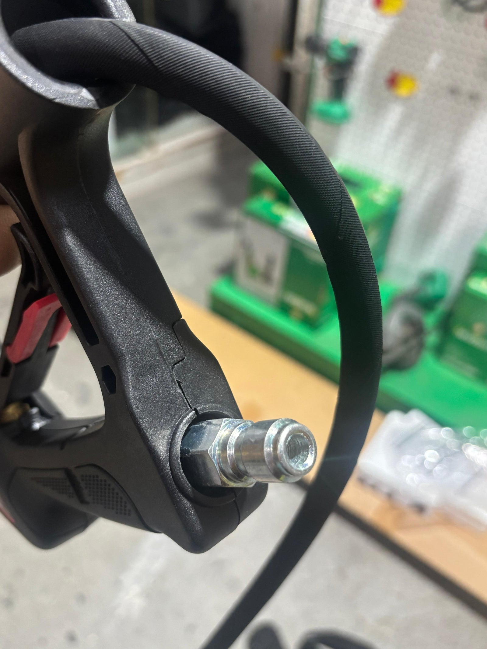 Aiko Telescopic Pressure Gun 18 FTS | Model: PWG-TLWD-4P18