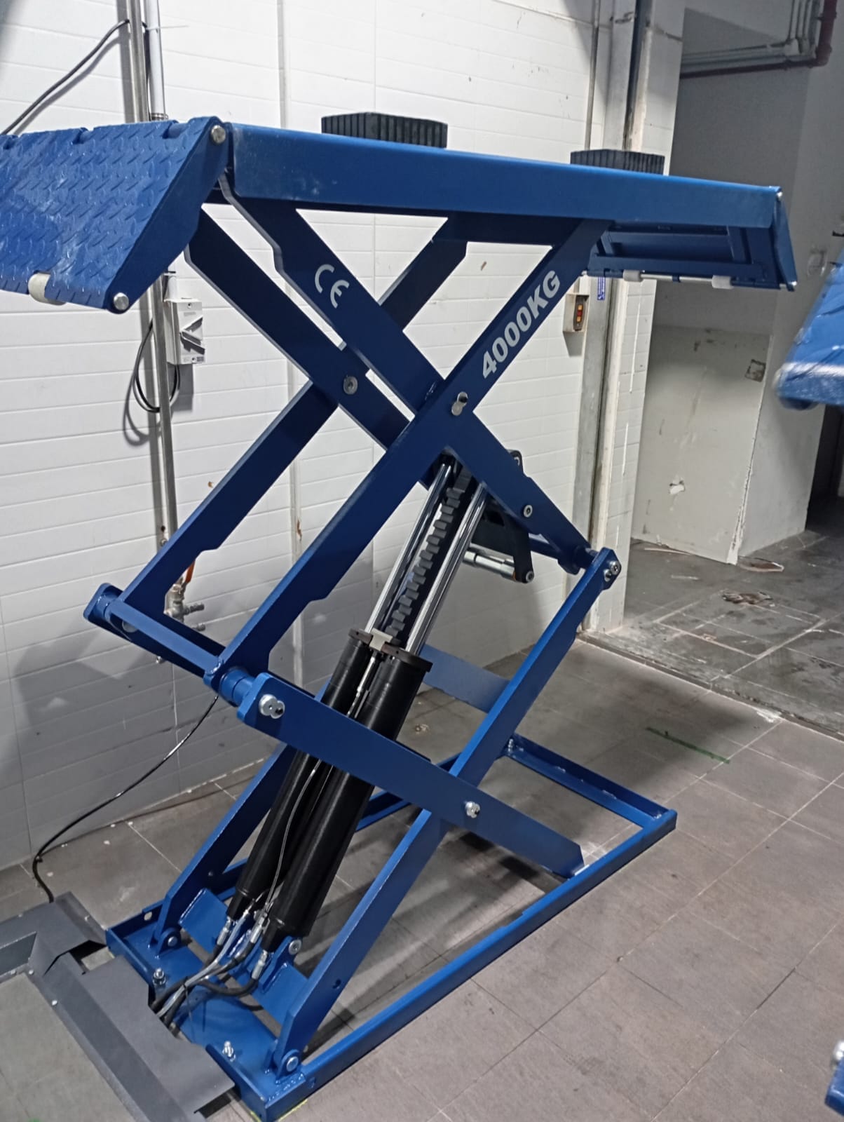 Airstrong Full Rise Car Scissor Lift U-B40AY 15V 50Hz with Installatio
