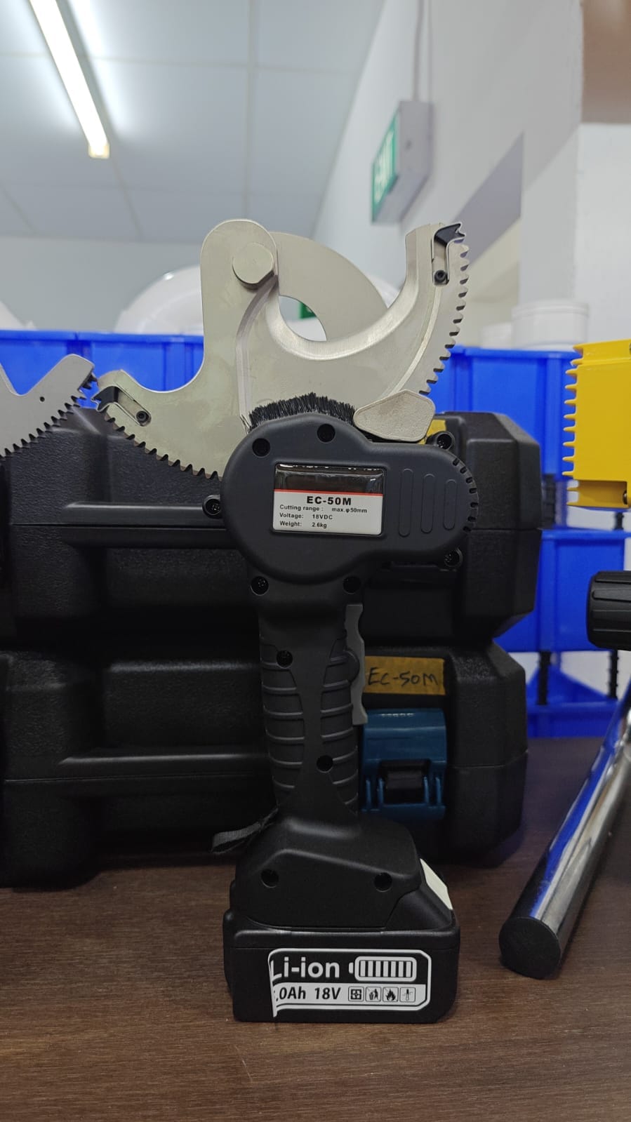 Cordless Battery Cable Cutter Comes With 2 Battery & 1 Charger | Model