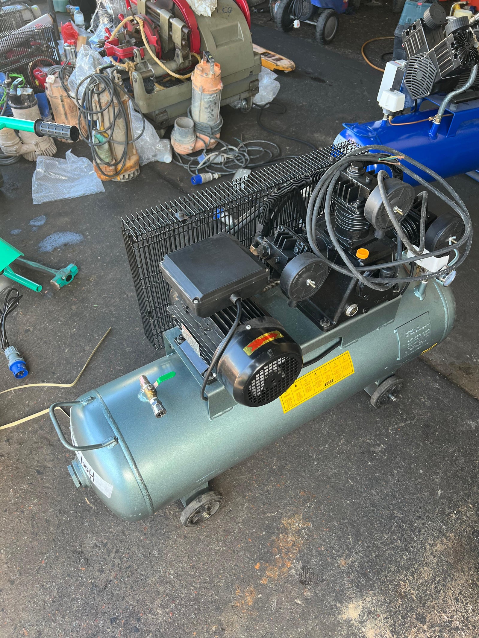 Monsterair 3HP 8 Bar 100L V-Shape Cast Iron Air Compressor #FS30-100H