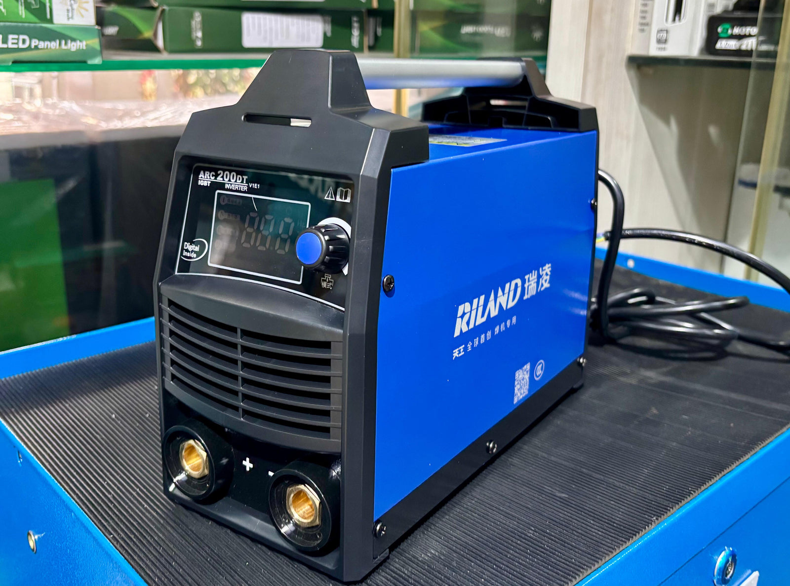 Riland ARC200DT 220V Welding Set c/w 3m Ground and Welding Cable | Mod