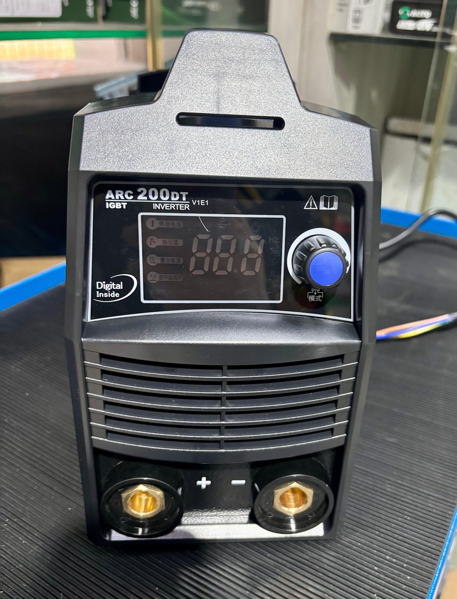 Riland ARC200DT 220V Welding Set c/w 3m Ground and Welding Cable | Mod