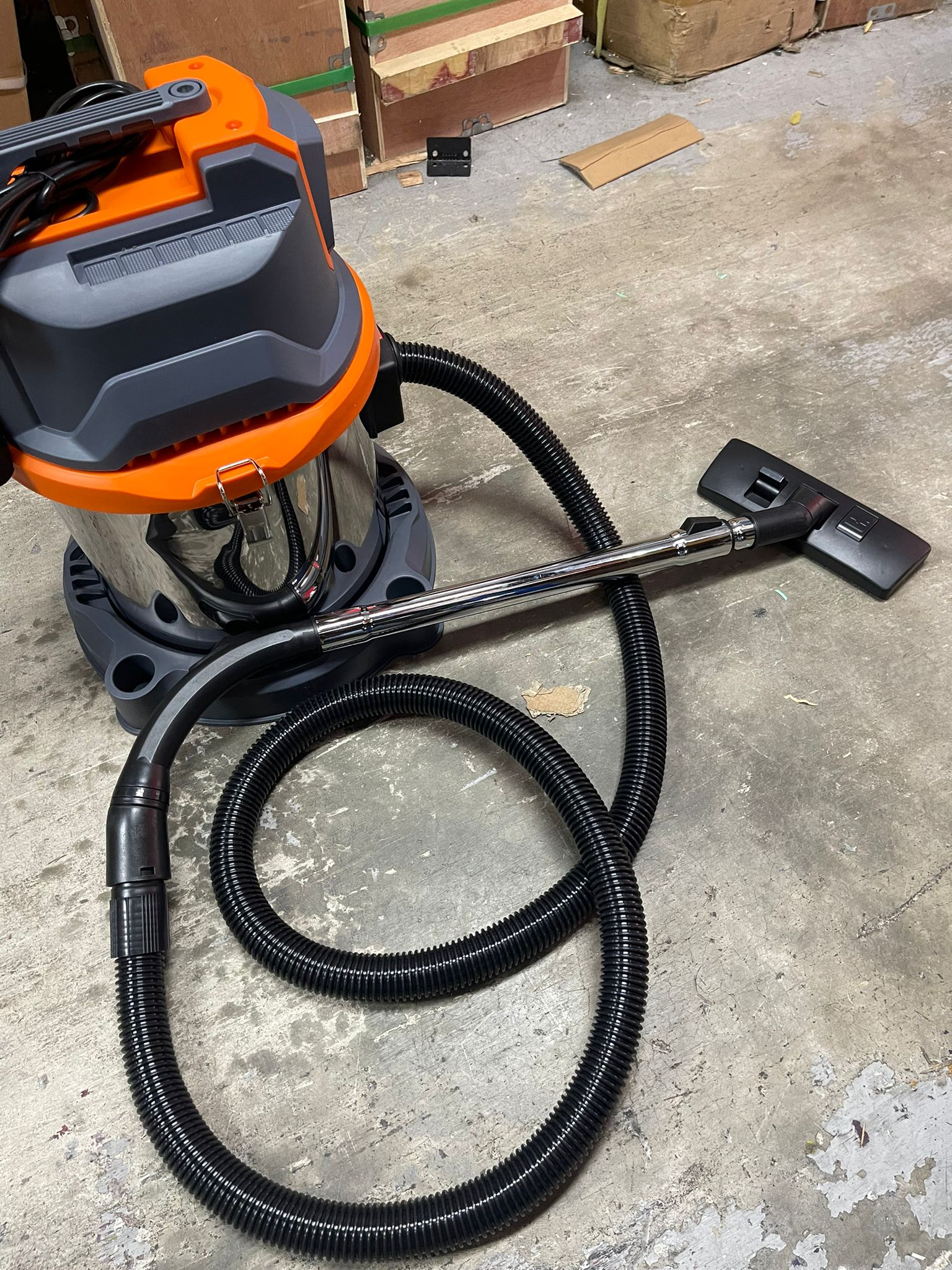 Aiguru 20L, 220V Wet & Dry Vacuum Cleaner | Model : VC-AGR181