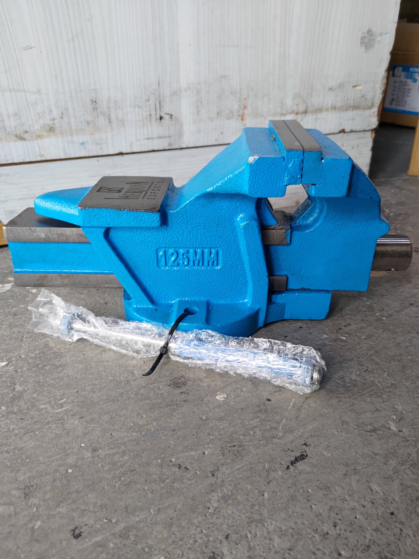 AIKO Bench Vice Fixed Base 125mm With Scale | Model: VISE-GS100-05