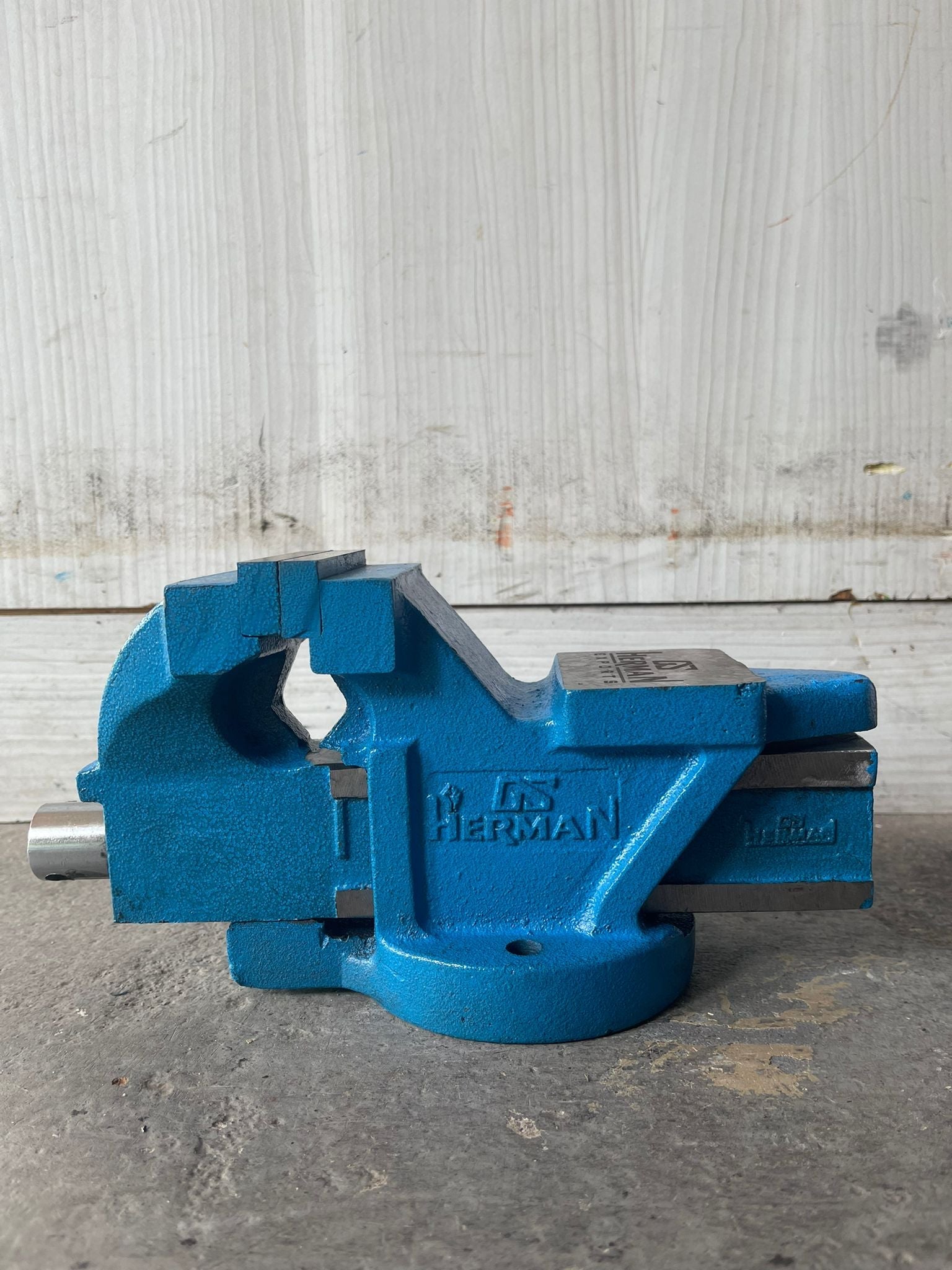 AIKO Bench Vice Fixed Base 80mm With Scale | Model: VISE-GS100-03