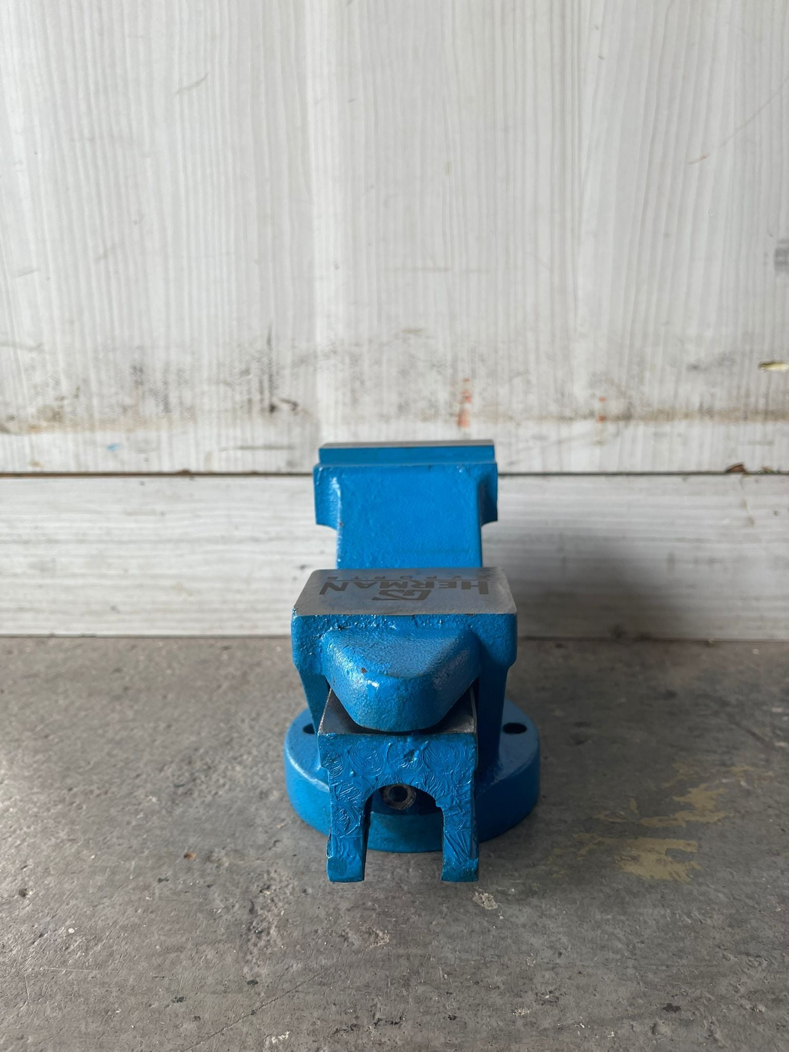 AIKO Bench Vice Fixed Base 80mm With Scale | Model: VISE-GS100-03