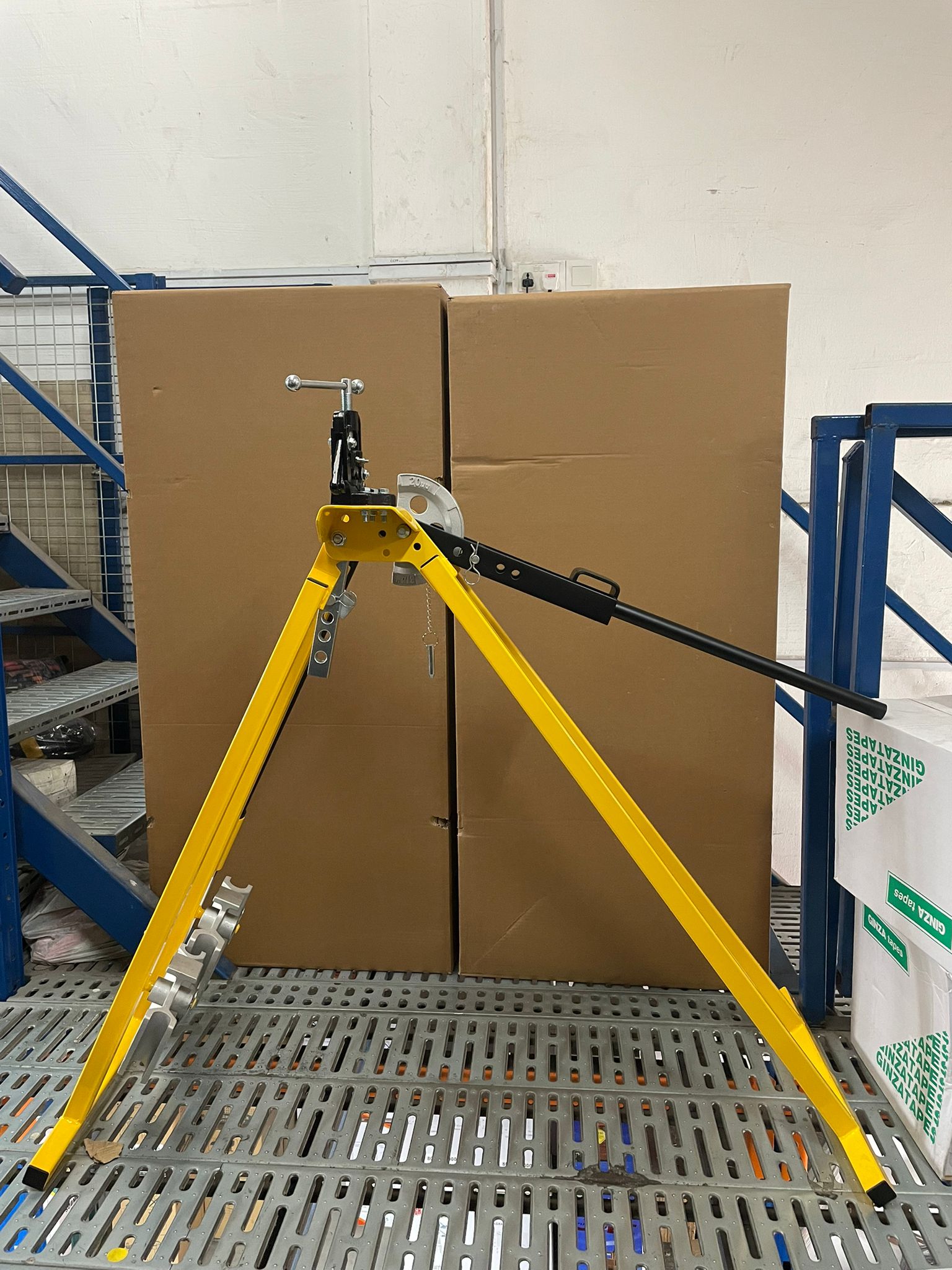 Aiko Conduit Pipe Bender 4 Leg Yellow Size 20mm & 25mm Comes With Vise