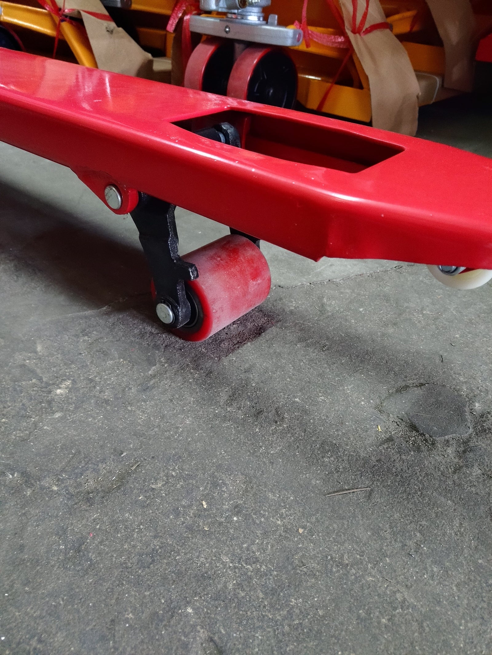 Aiko 3 Ton Pallet Truck 685*1200*85mm Single Pu | Model : PT-CBY3P-685