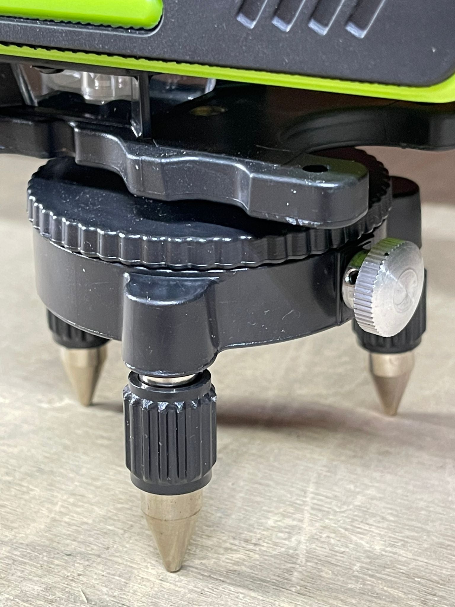 Green 16 Line Laser With 2 Battery And Remote Control (No Warranty)