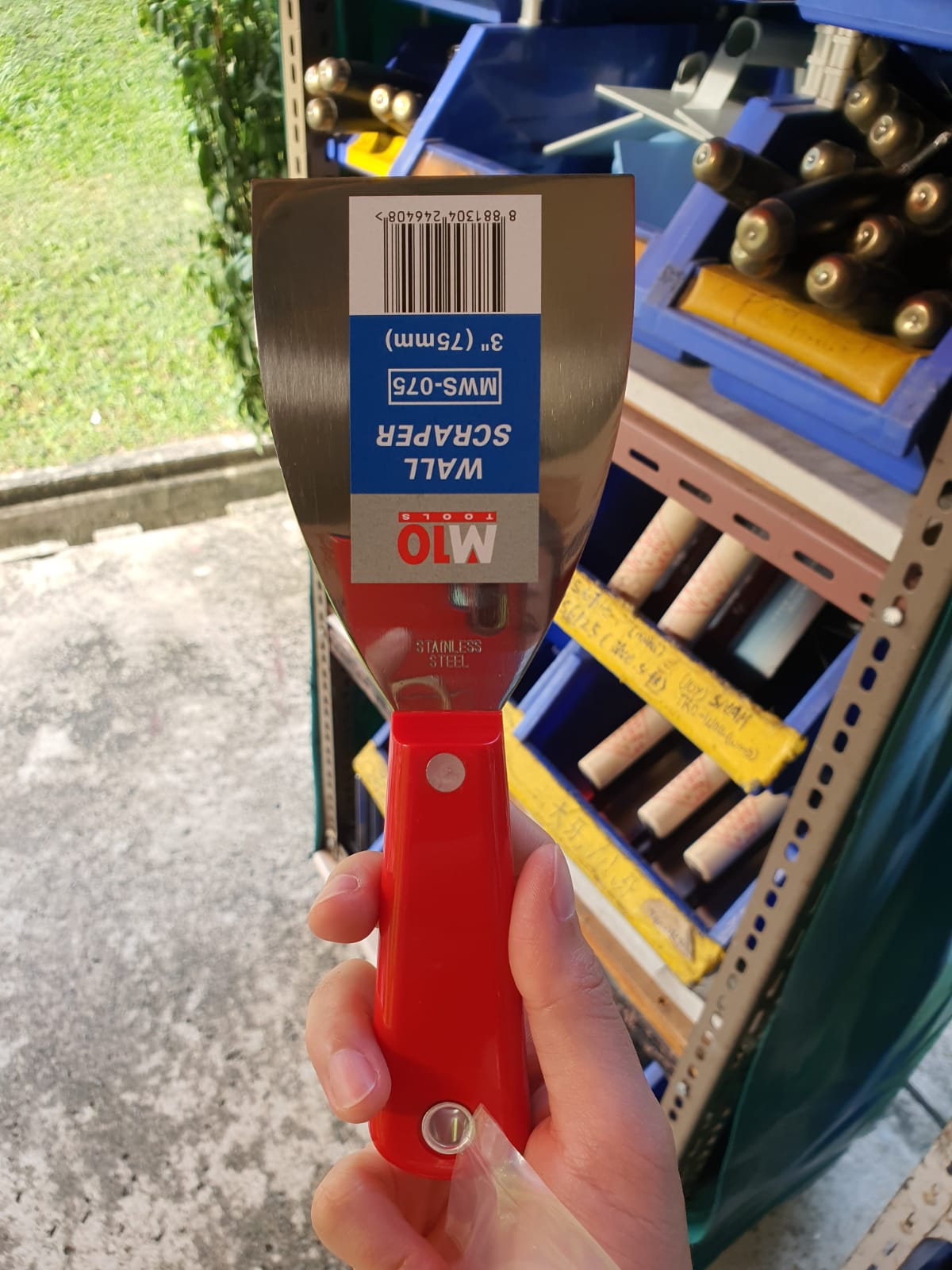 M10 Stainless Steel Wall Scraper (Red) 1-1/2"- 8"