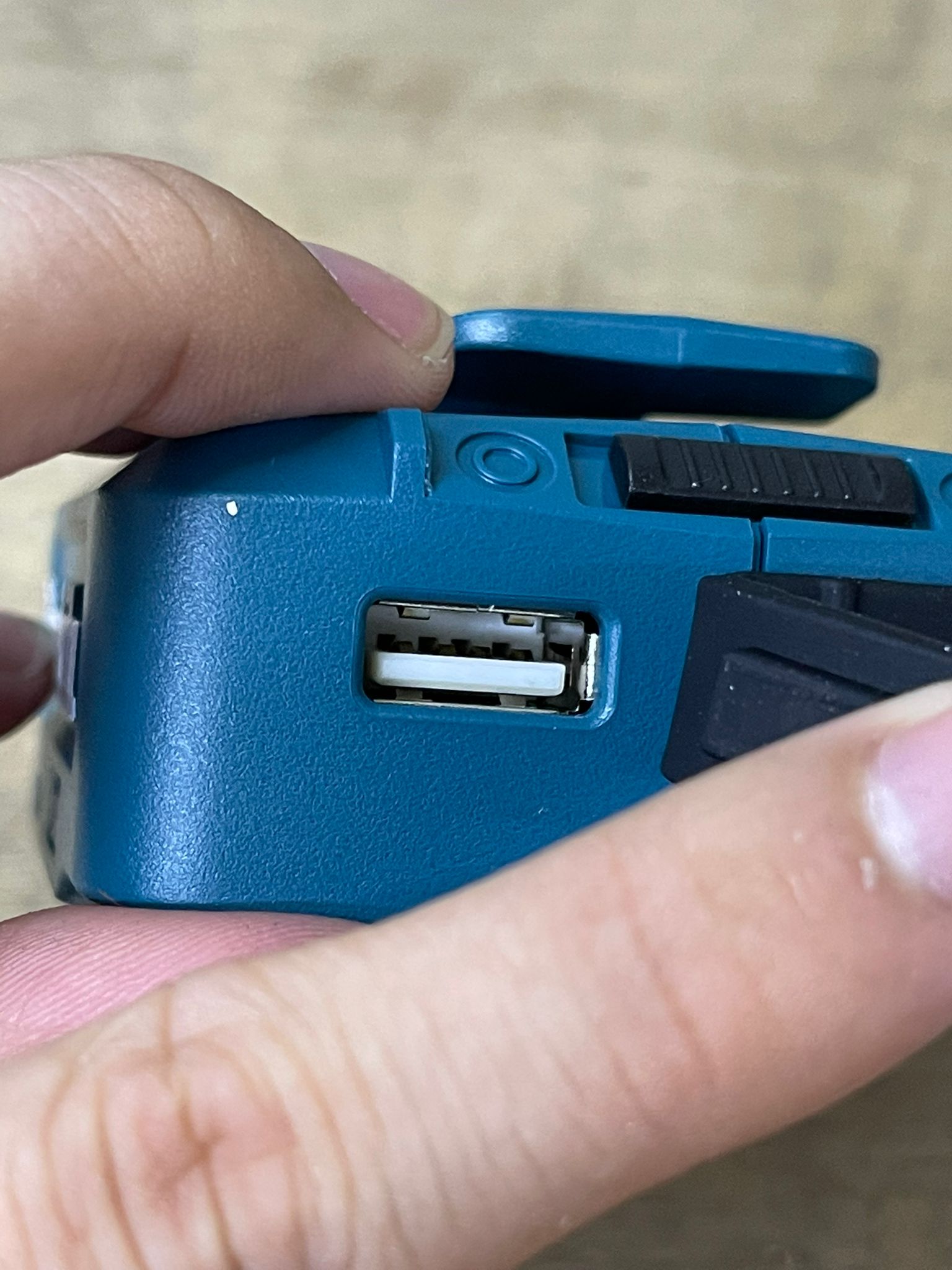 Makita ADP05 UBS Cordless Power Source Adapter | Model : M*ADP05