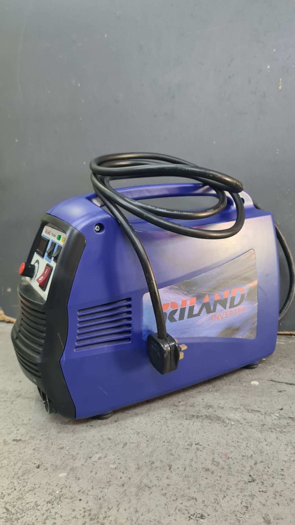 Riland TIG Welding Machine Come with 8m TIG26 Torch & 3m Ground & Weld