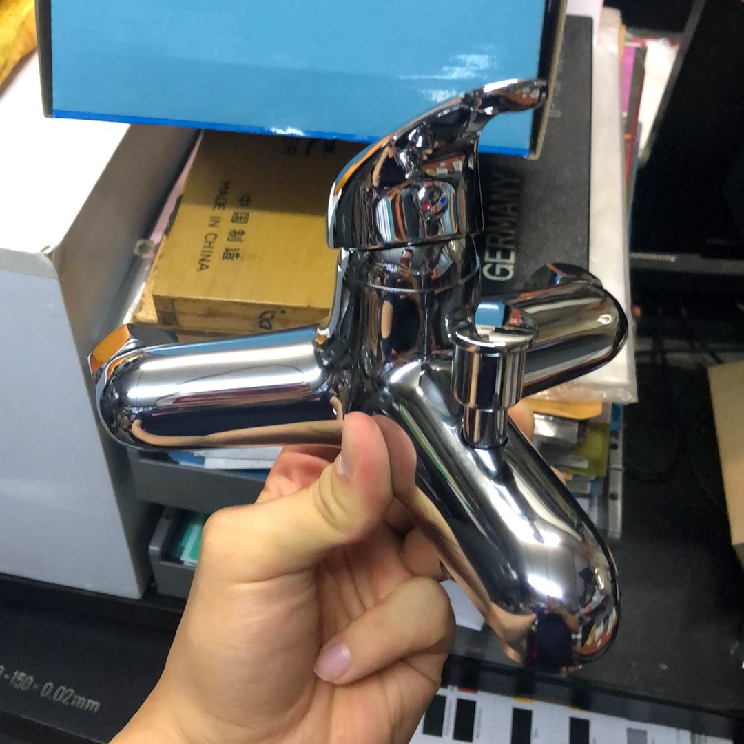 Showy Single Lever Long Bath Mixer (Bath / Shower Tap for Hot and Cold