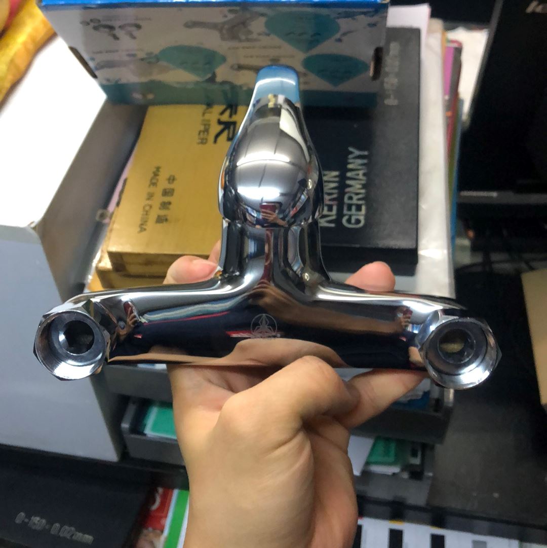 Showy Single Lever Long Bath Mixer (Bath / Shower Tap for Hot and Cold