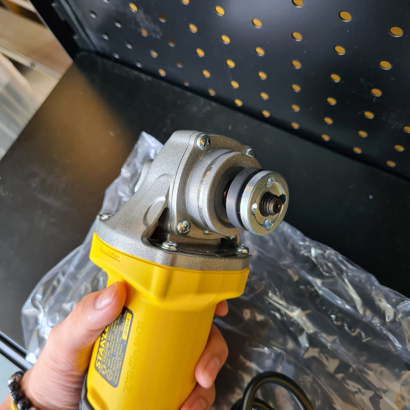 Stanley 4" 580W Angle Grinder (Disc Grinding Machine) | Model : STGS51