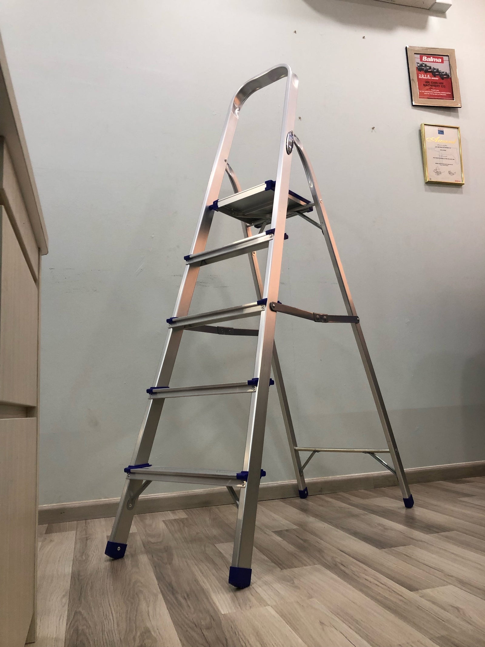 XG Aluminium Household Family Ladder, Sizes : 3 steps - 8 steps | Mode