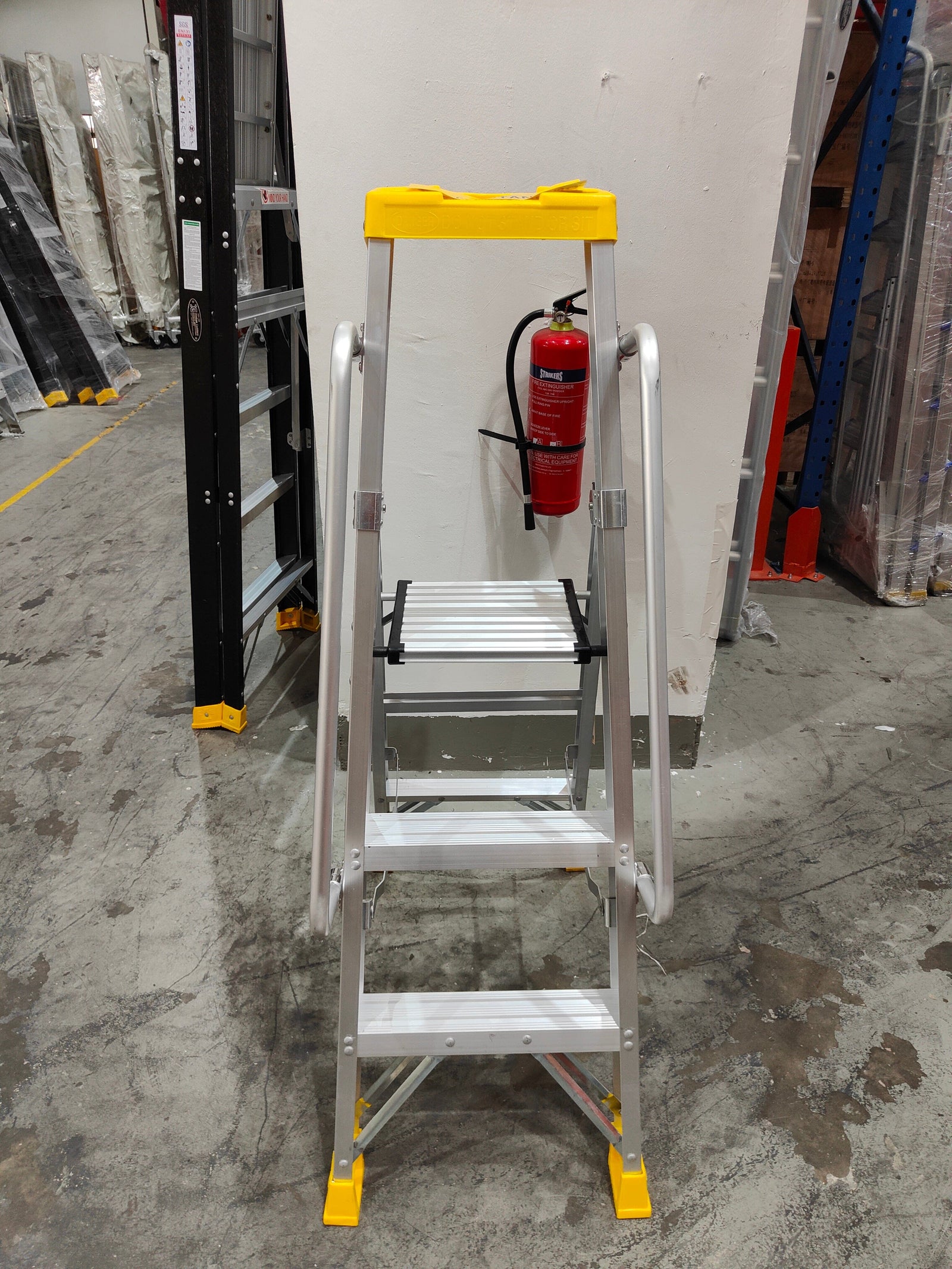 XG Aluminium Step Ladder with Hand Rails | Model : L-XG137AH