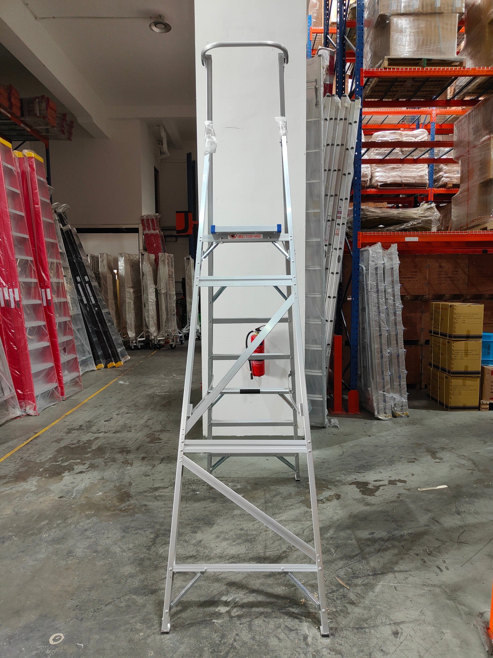 XG Aluminium Platform Ladders Come with Safety Chain | Sizes : 3 Steps