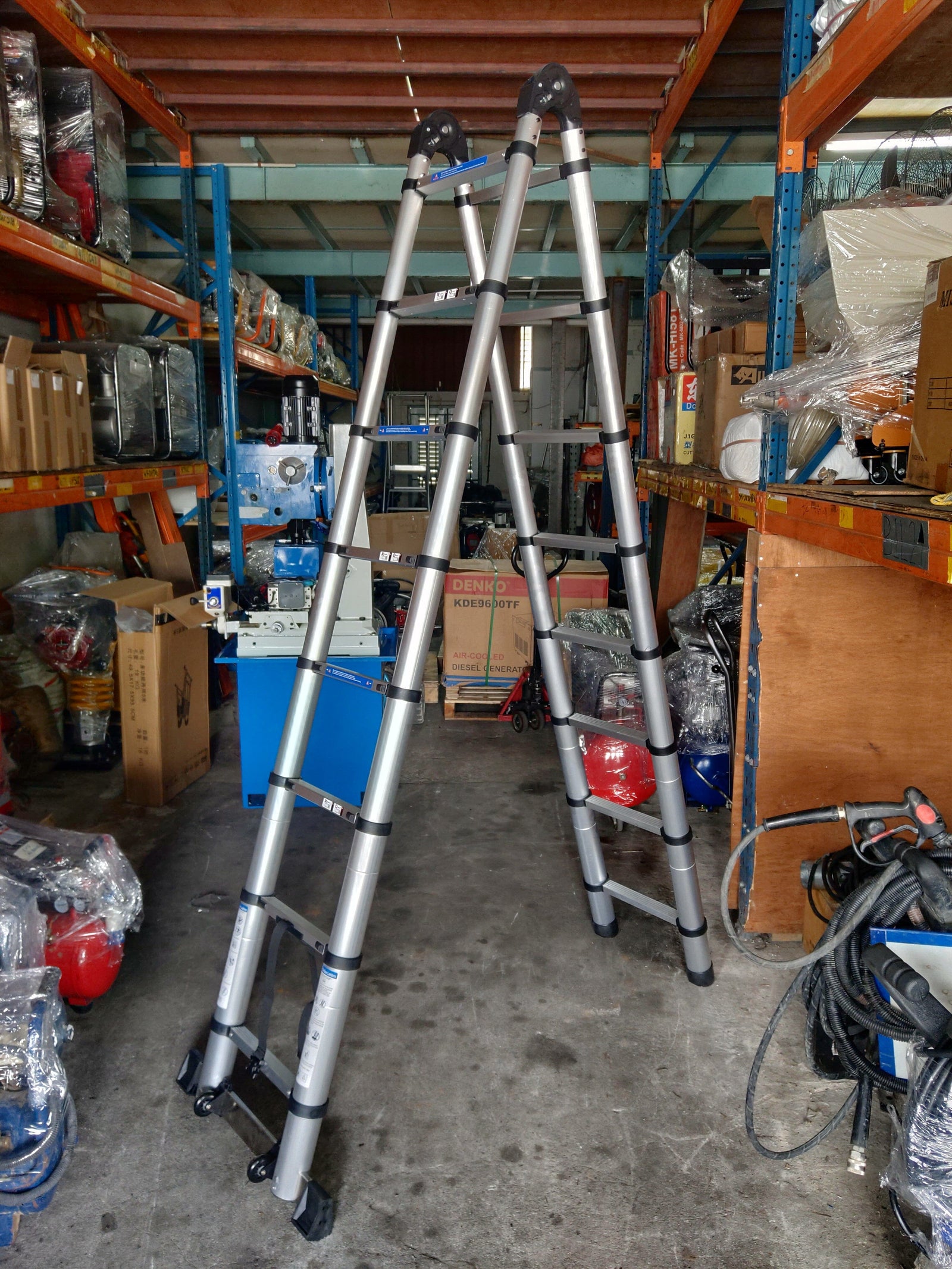 XG Double Side Telescopic Ladder | Height : 5m (8ft) | Model : XG-129
