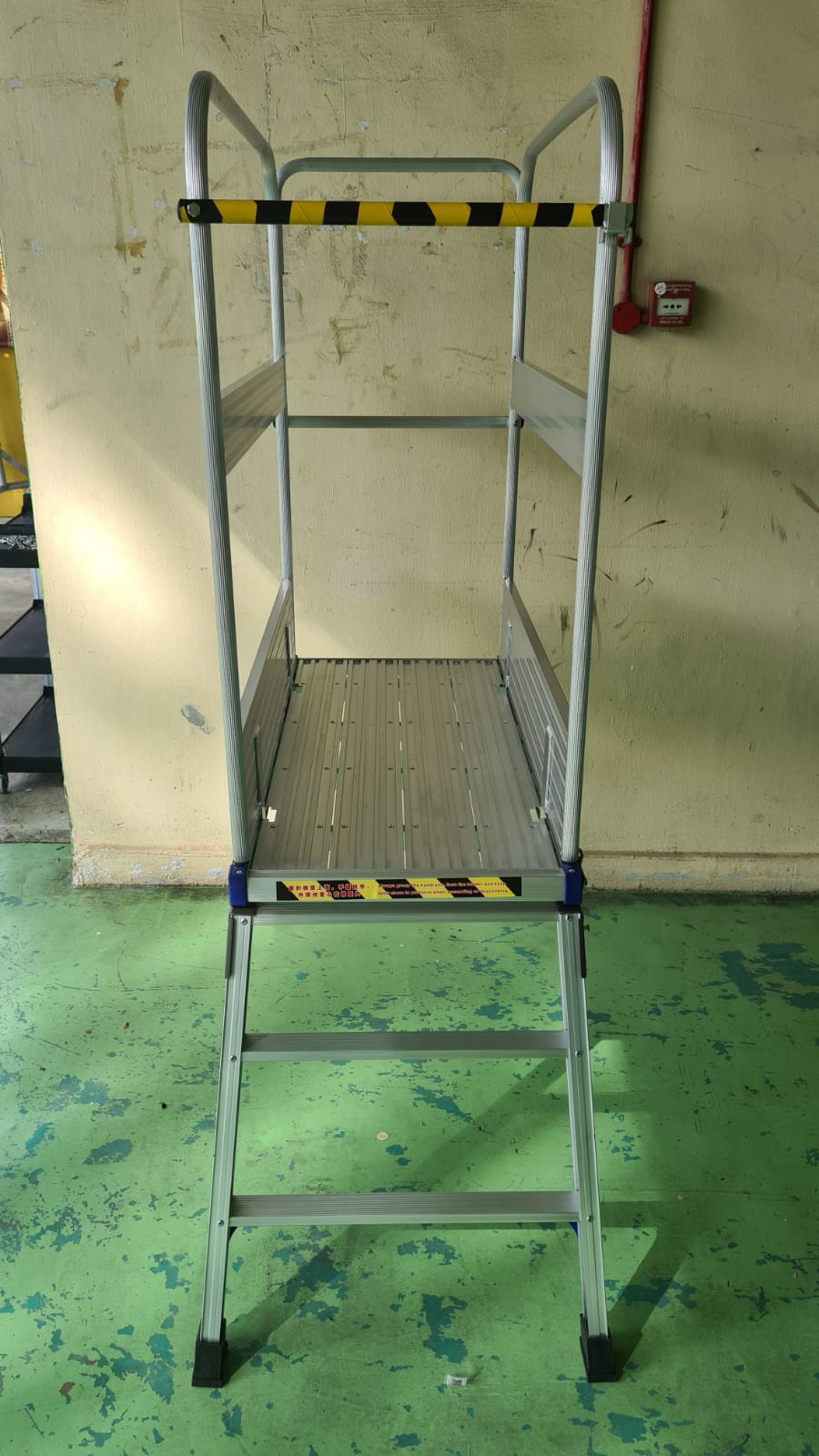 XG Portable Aluminium Working Platform Ladder With Hand Rails | Model
